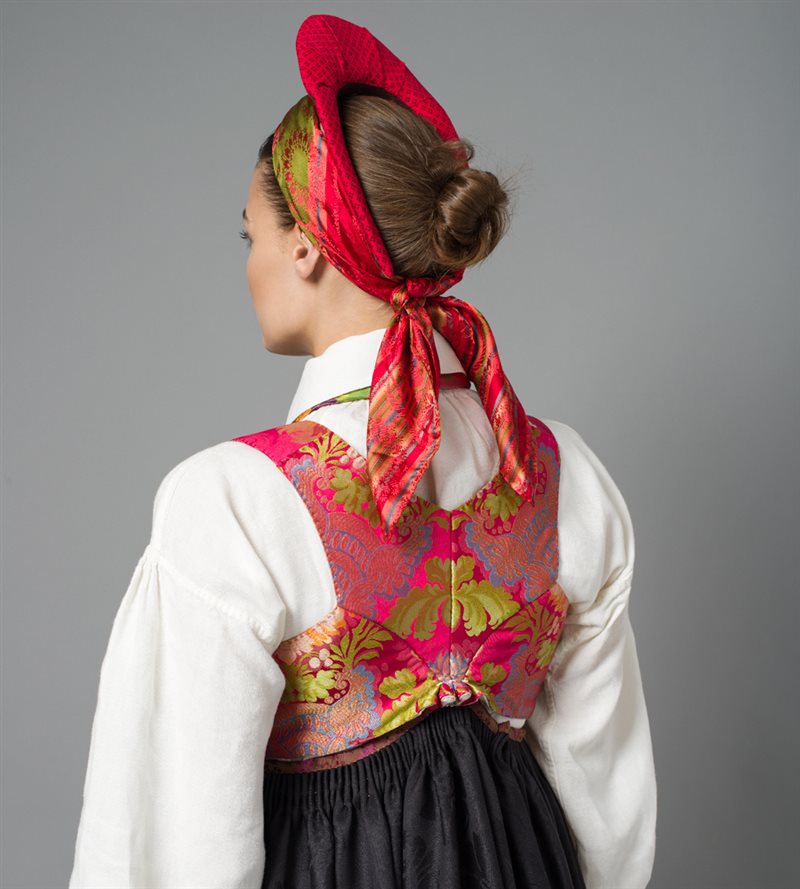 Rekonstruert Vest-Agder drakt fra 1810 - Norsk Flid nettbutikk og bunader Rekonstruert Vest-Agder drakt fra 1810 - Norsk Flid nettbutikk og bunader